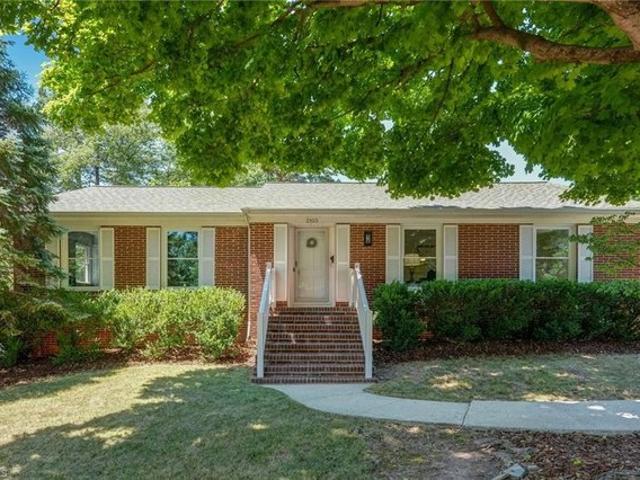 2103 Briarwood Dr, Greensboro, NC 27403