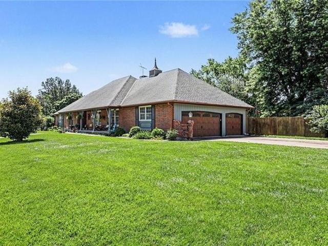 2103 Continental Ave, Harrisonville, MO 64701