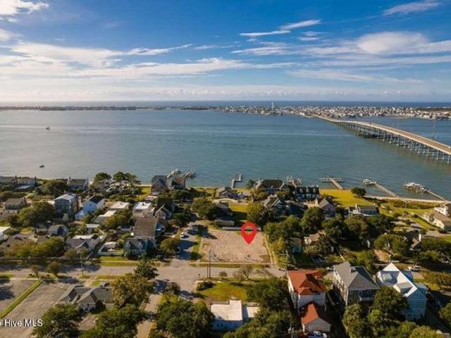 2103 Evans St, Morehead City, NC 28557