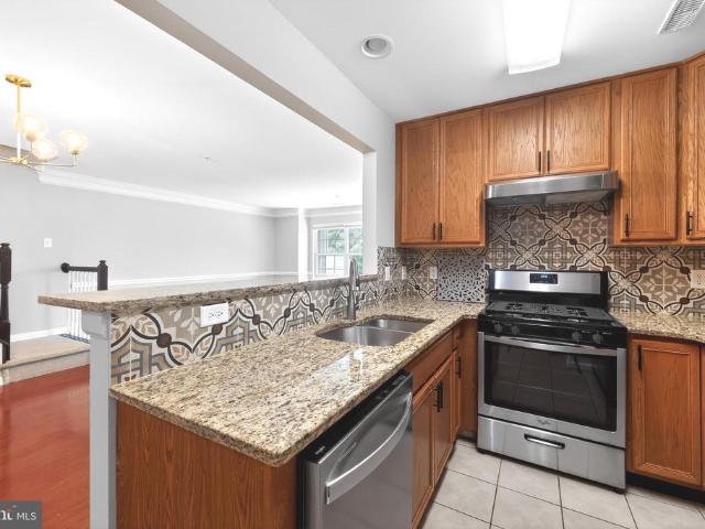 2103 Lexington
