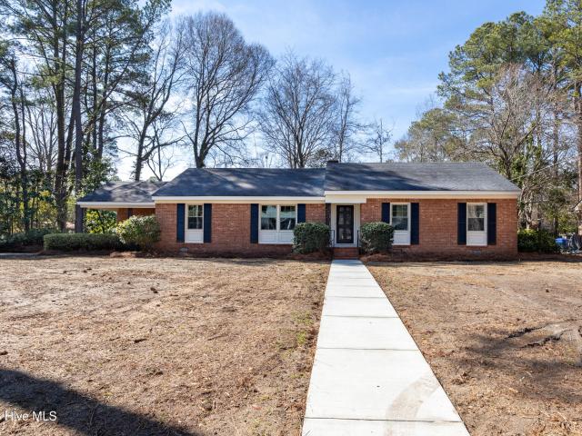 2103 Somerset Drive N