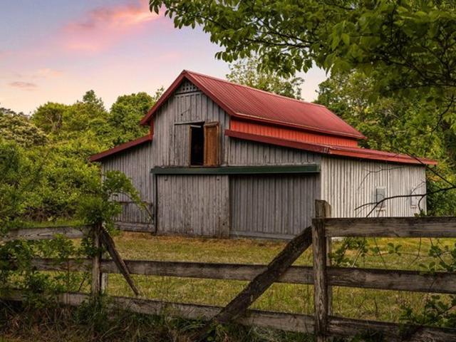 2103 Taft Hwy, Signal Mountain, TN 37377