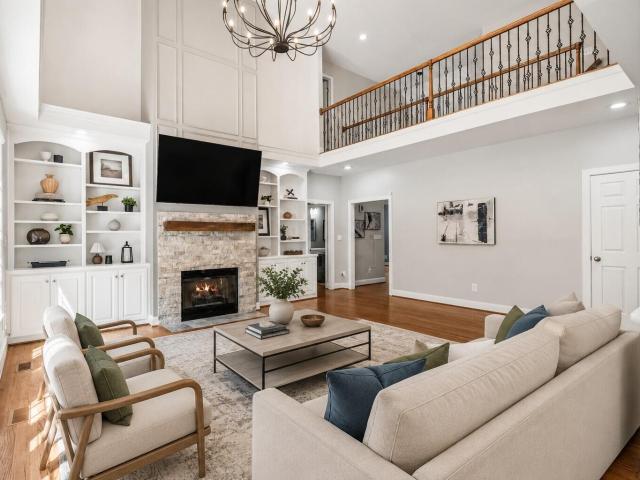 2103 W Marilyn Circle