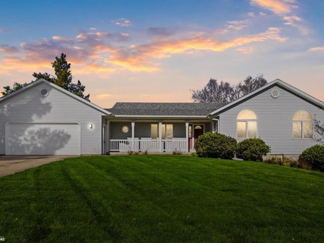 2103 Wakefield Dr, Marshalltown, IA 50158