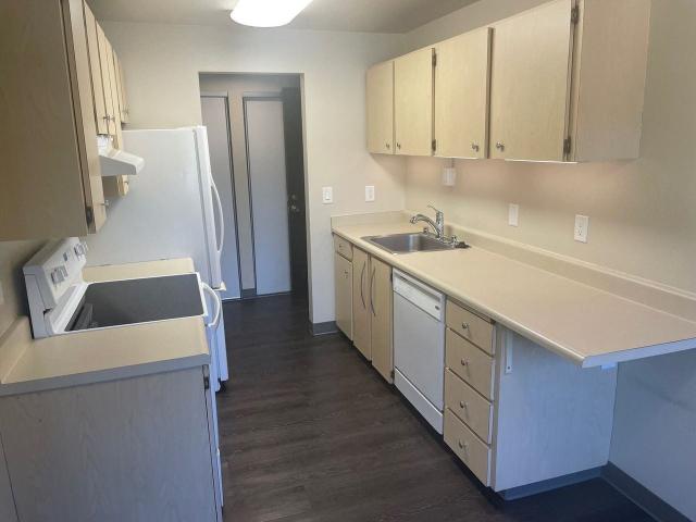 210 10th Ave E 2 Bedroom Apartment for Rent at 210 10th Ave E, Seattle, WA 98102 Broadway