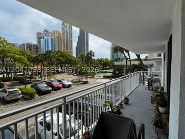 210 174th St Apt M11, Sunny Isles Beach, FL 33160