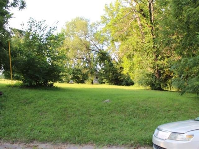 210 214 Springdale Ave, Bonner Springs, KS 66012