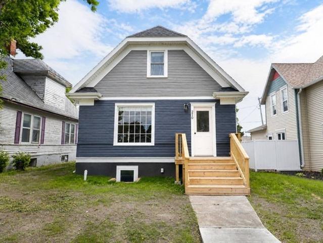210 7th St NE, Devils Lake, ND 58301