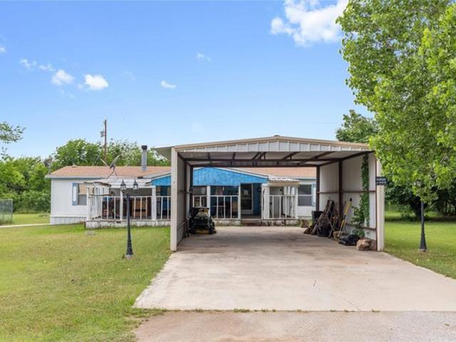 210 7th St, Blanket, TX 76432