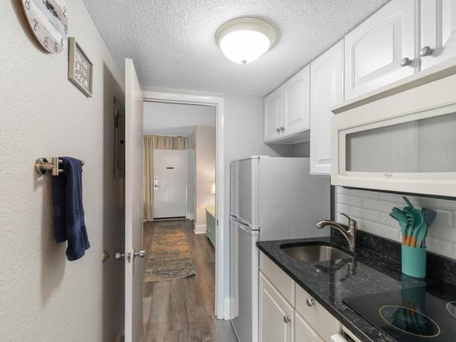 210 75th Ave N 4011