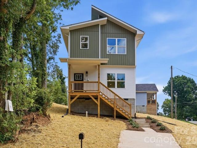 210 8th Avenue Dr SE, Hickory, NC 28602