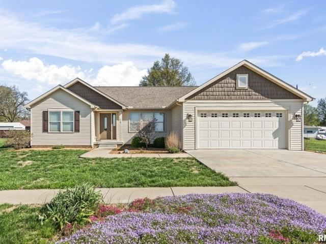 210 Cedar St, Kincaid, IL 62540