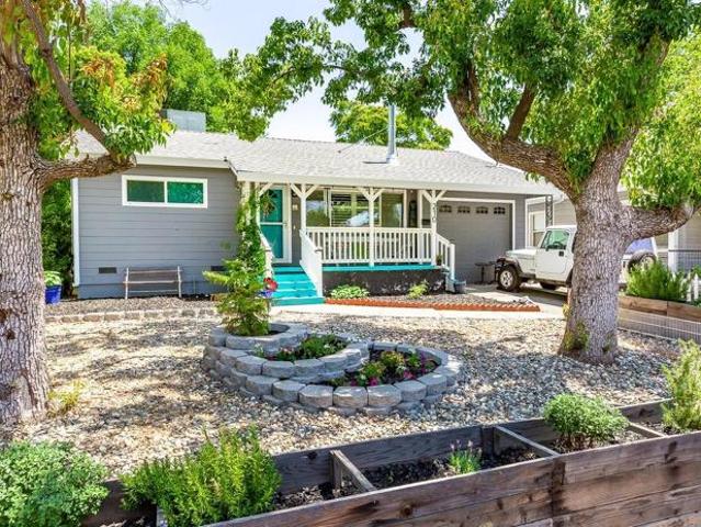 210 Cedar St, Roseville, CA 95678