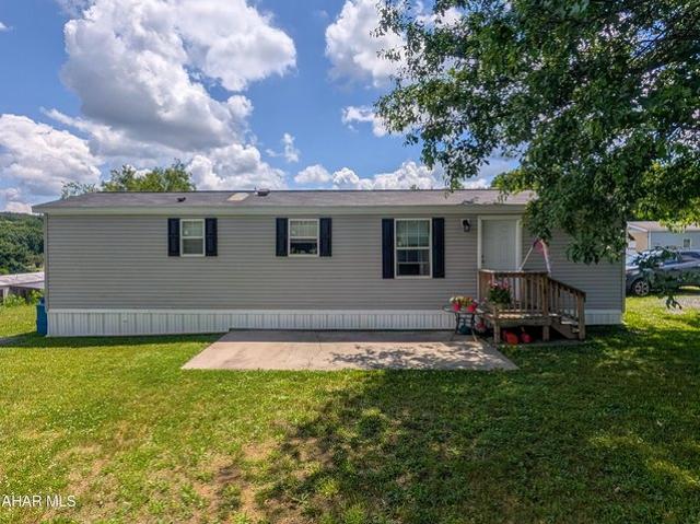 210 Chestnut St, New Paris, PA 15554