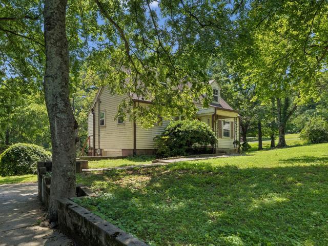 210 Cliffdale Rd