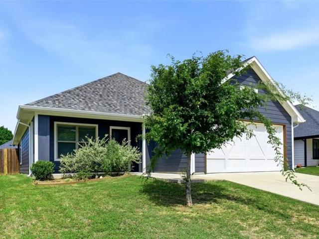 210 Clover Cir, Weatherford, TX 76086