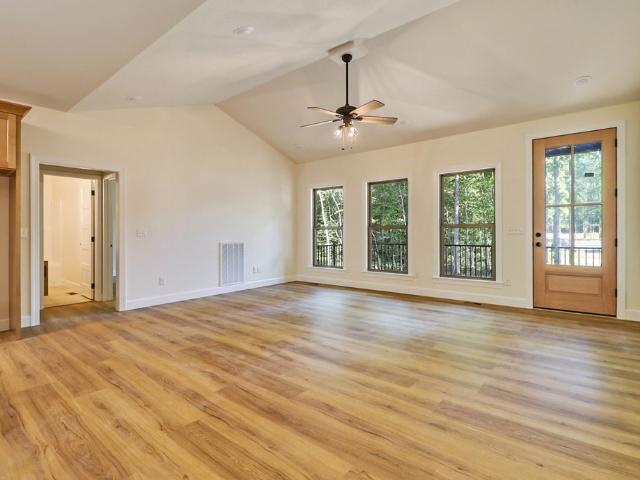 210 Creekview Ct