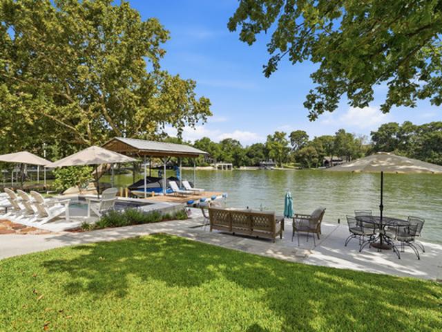 210 Admiral Benbow Ln