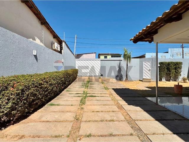 210 Área Útil Casa Alugar, 5 Dormitórios localizado em Rua Antônio Coité Filho, 1107 SUubindo a rua da Farmácia Tradição Ouro Branco, Barreiras, Bahia, 47802273 | Brasil