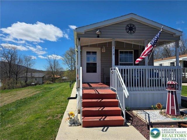 210 Autumn Ln, East Penn Township, PA 18235