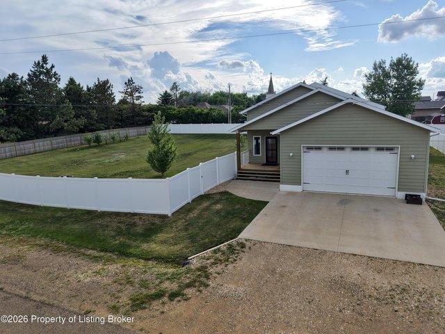 210 B St, Richardton, ND 58652