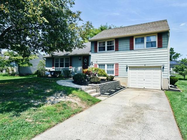 210 Bentwood Dr, Delran, NJ 08075