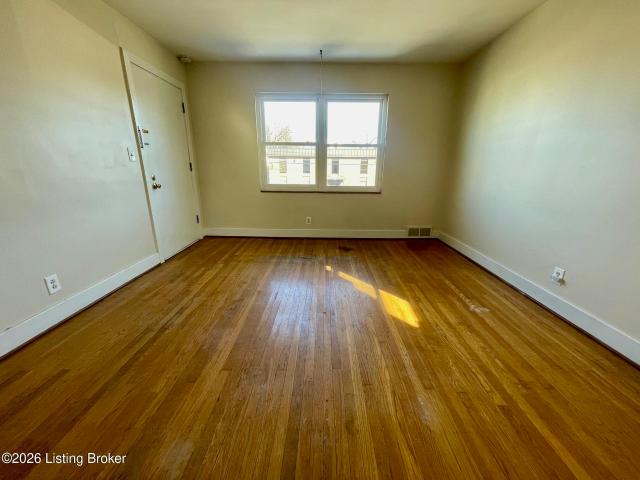 210 Breckenridge Ln 3