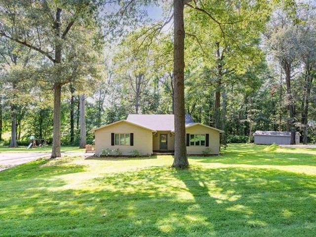 210 Brentwood Dr, Livermore, KY 42352