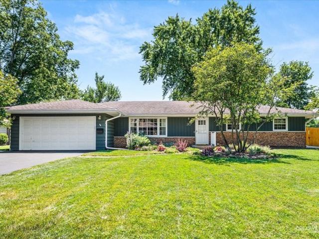 210 Briar Ln, North Aurora, IL 60542