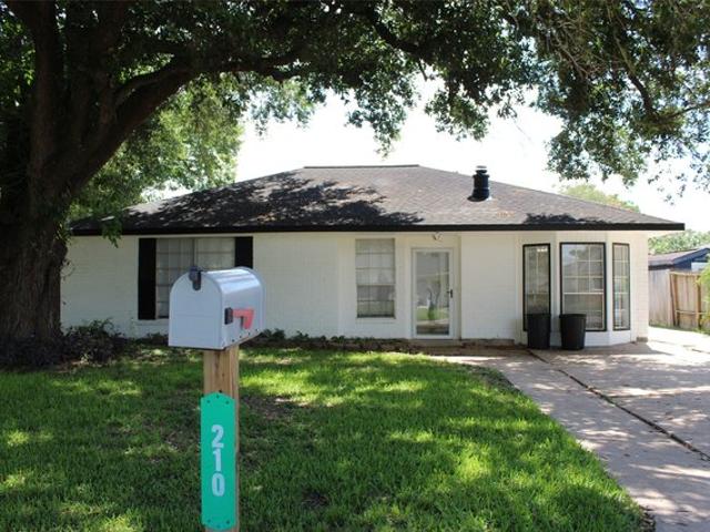 210 Brigadoon Ln, Friendswood, TX 77546