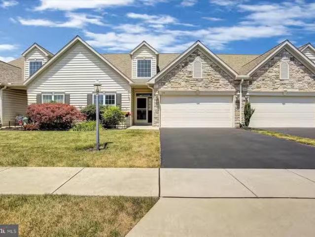 210 BROOKRIDGE CT, HARRISBURG, PA 17112 Condo/Townhome For Sal.