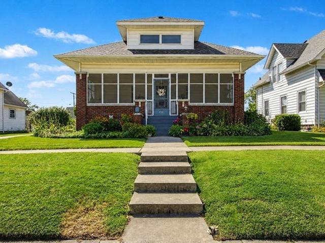 210 G St, La Porte, IN 46350