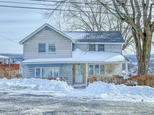 210 Gorham Ave, Mayfield, PA 18433