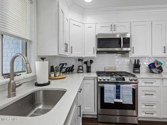 210 Deerfield Lane