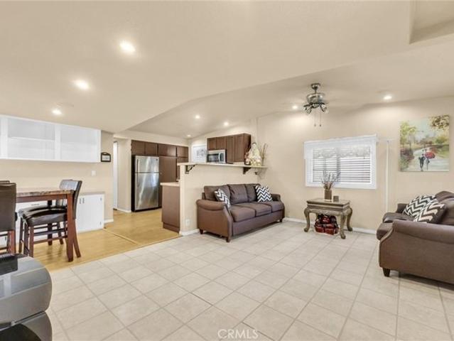 210 Dresden Ave N, Santa Ana, CA 92703