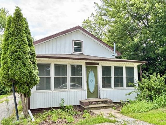 210 E Ash St, Three Oaks, MI 49128