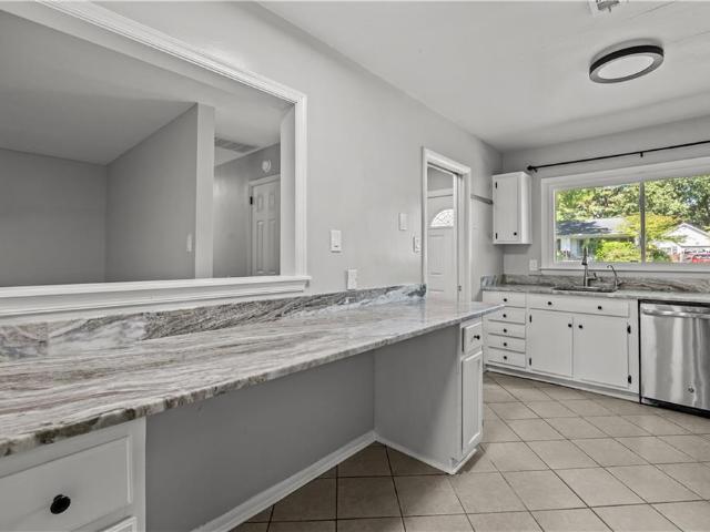 210 E Chickasaw RD