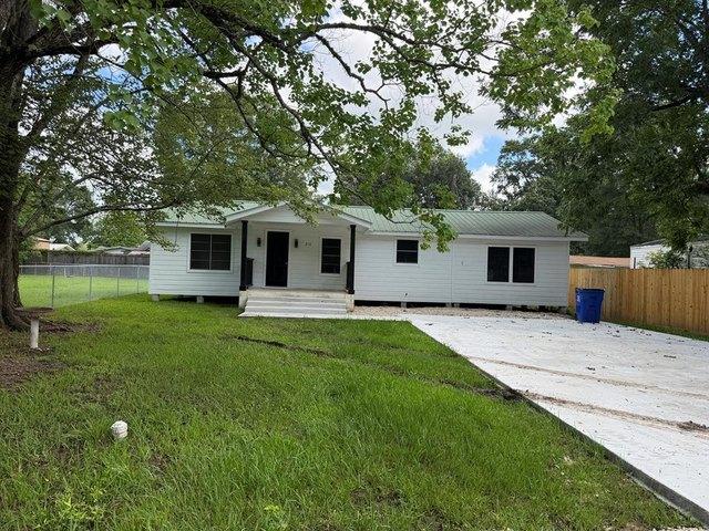 210 E Doel Bean St, Kirbyville, TX 75956
