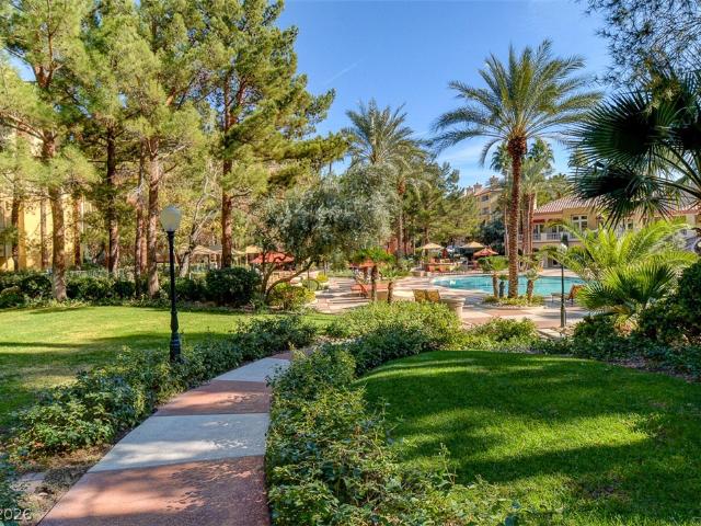 210 e flamingo road 208