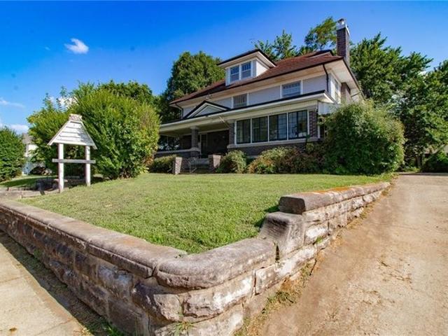 210 E Gay St, Warrensburg, MO 64093