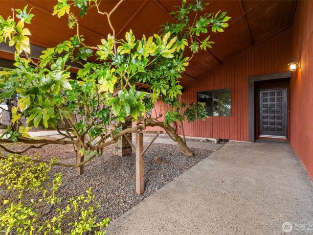 210 E Hawthorne Pl, Port Angeles, WA 98362 | Compass