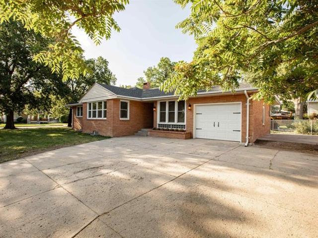 210 E J St, McCook, NE 69001