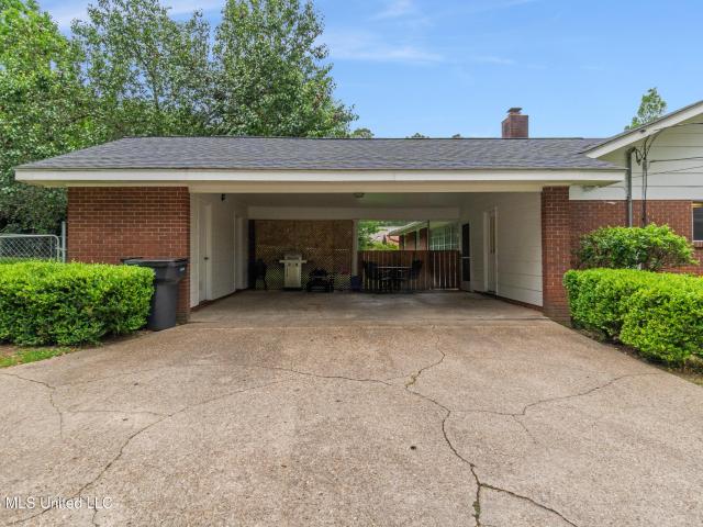 210 E Lakeside Drive