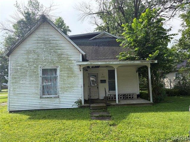 210 E McPike St, Vandalia, MO 63382