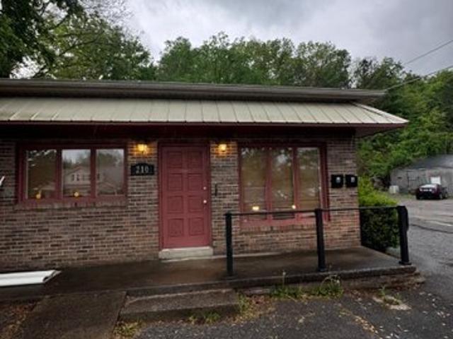 210 E Main St, Waverly, TN 37185