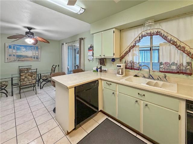 210 E Oasis