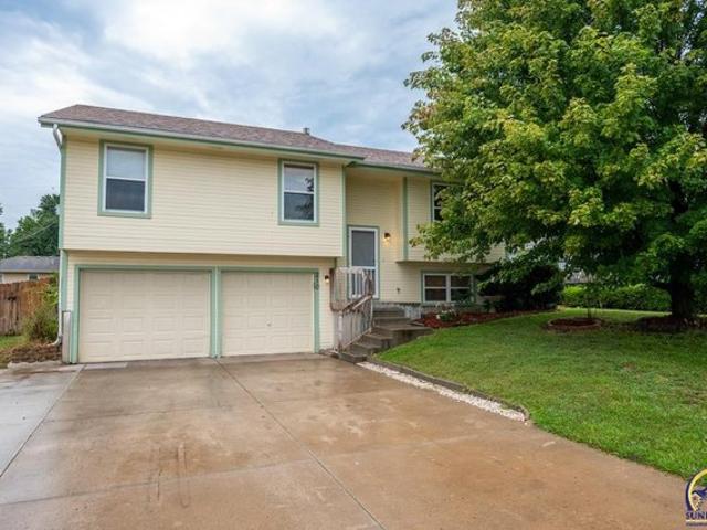210 E Park Dr, Auburn, KS 66402
