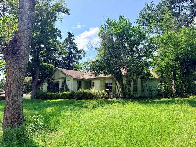 210 E Pecan Dr, Crockett, TX 75835