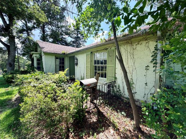 210 E Pecan Drive