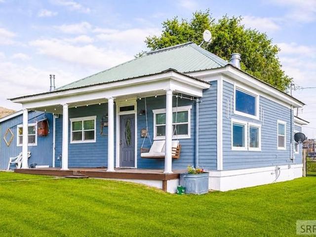210 E Salmon Ave, Arco, ID 83213